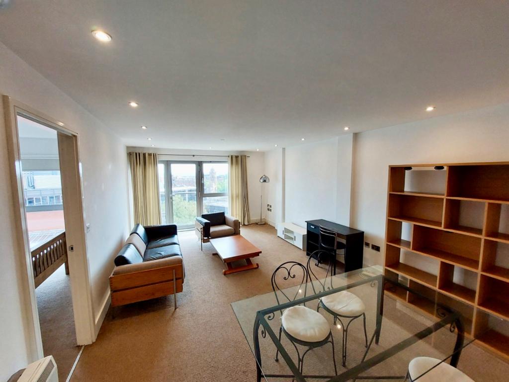 North West, 41 Talbot Street... 1 bed apartment - £950 pcm (£219 pw)
