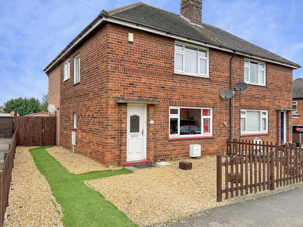 Buckminster Gardens Grantham NG31 4 bed semi-detached house - £230,000