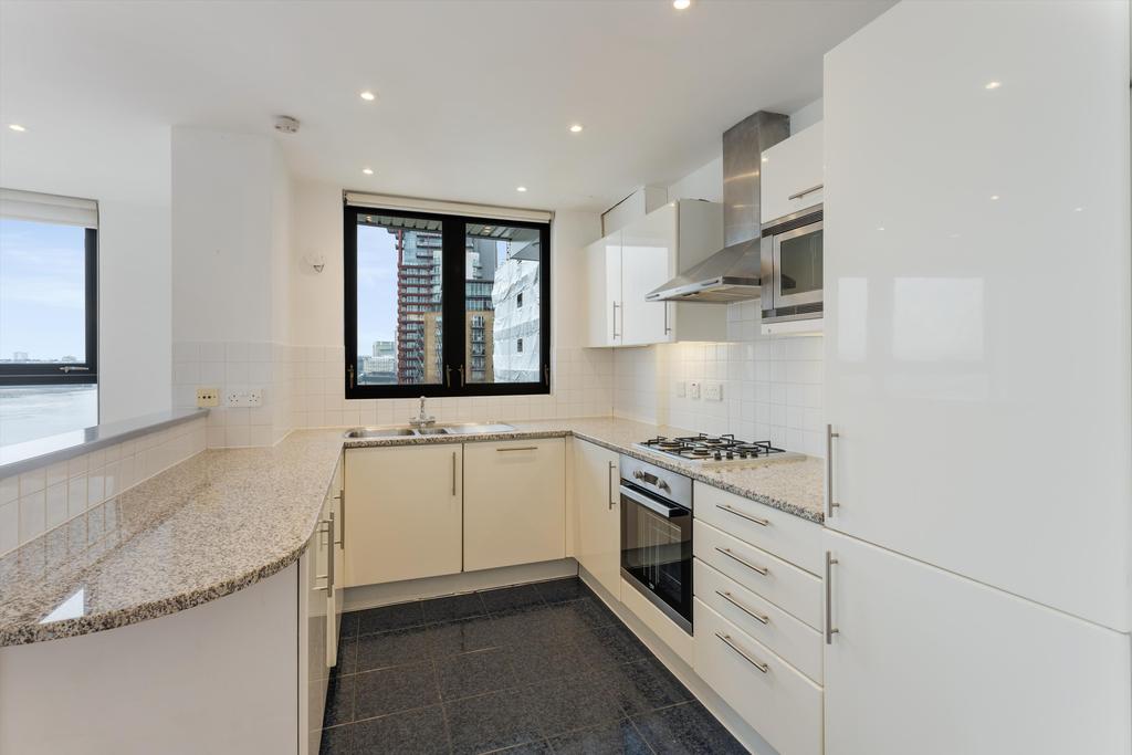 Ocean Wharf, Westferry Road, London, E14 2 bed apartment - £2,496 pcm ...
