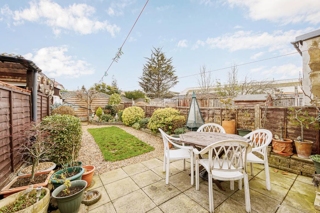 Alperton Lane, Perivale, London, UB6 3 bed semi-detached house - £550,000