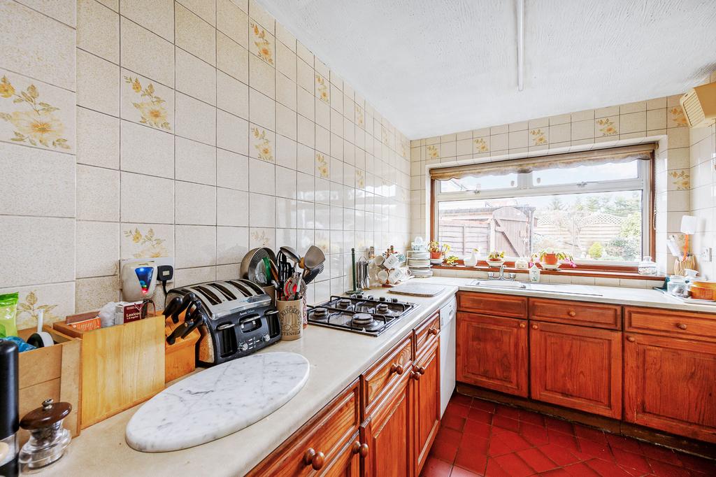 Alperton Lane, Perivale, London, UB6 3 bed semi-detached house - £550,000
