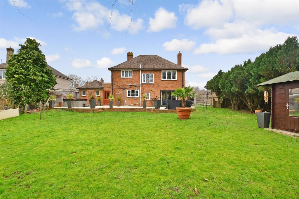 West Street, Hothfield, Ashford, Kent 3 bed detached house - £600,000