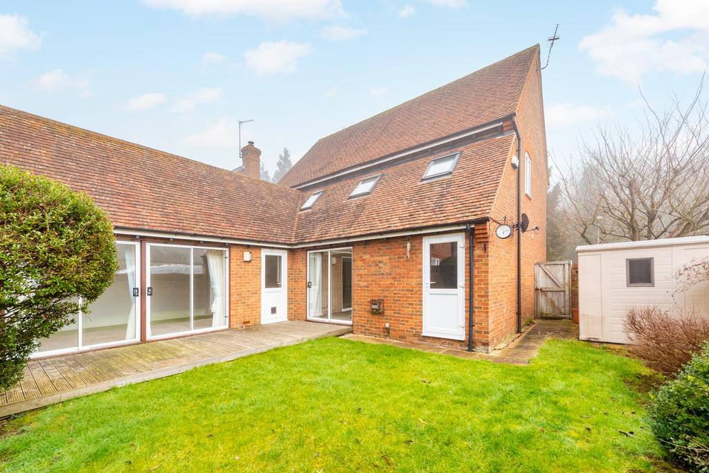 Rickyard Close, Whitchurch... 4 bed barn conversion - £1,600 pcm (£369 pw)