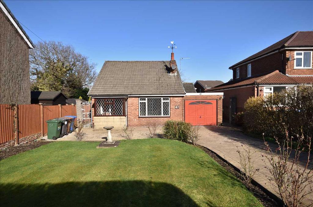 Princess Way, Euxton, Chorley 4 bed detached house - £275,000