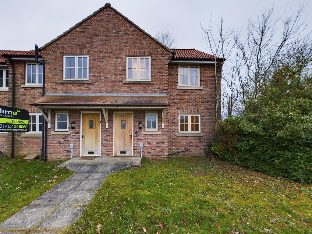 Church Lane, Wawne, HU7 3 bed end of terrace house - £165,000