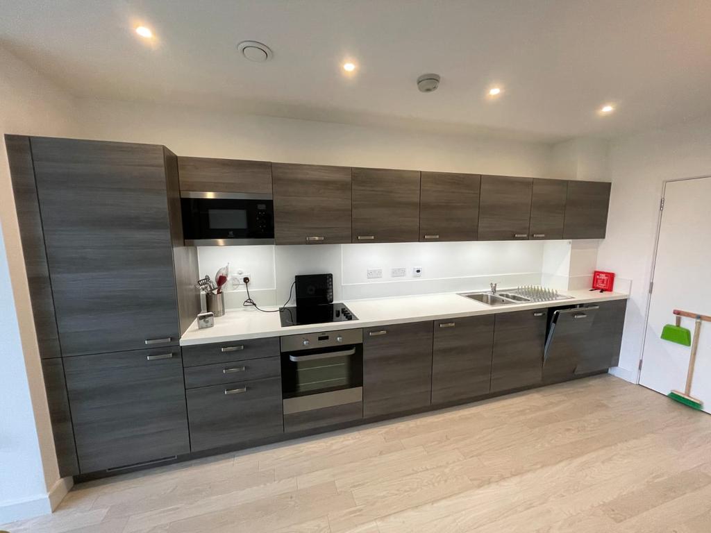 Adenmore Road, London SE6 2 bed flat - £2,000 pcm (£462 pw)