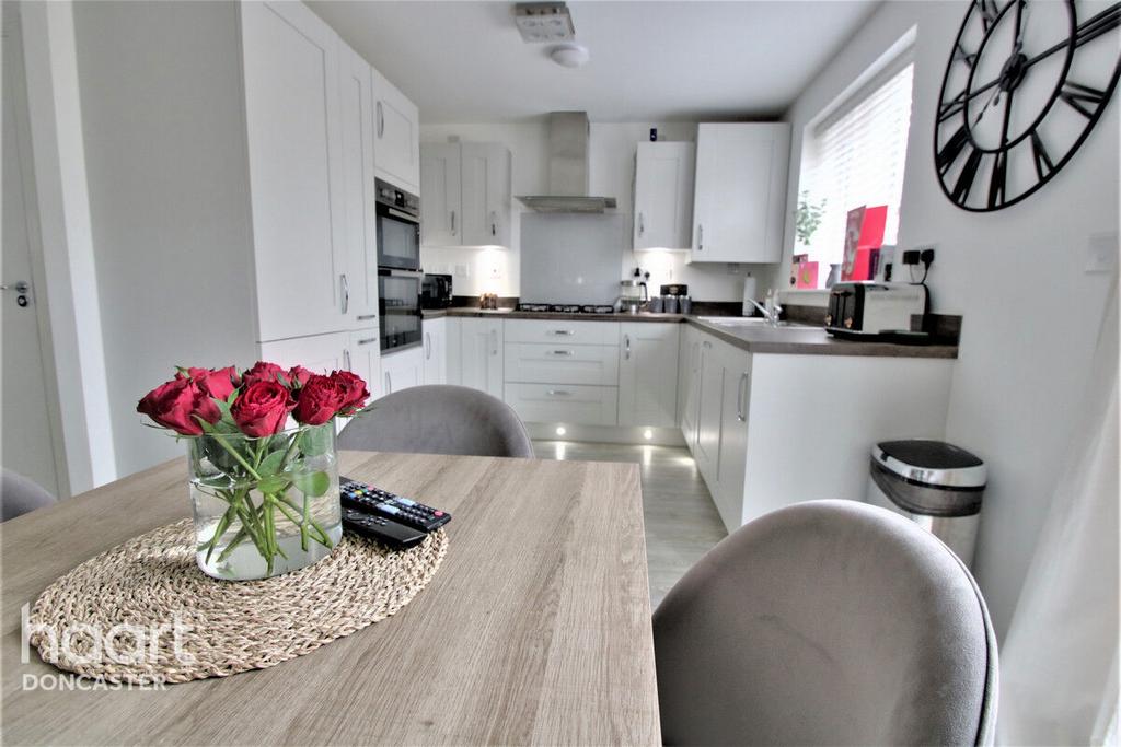 Cutter Lane, Doncaster 4 bed semi-detached house - £240,000