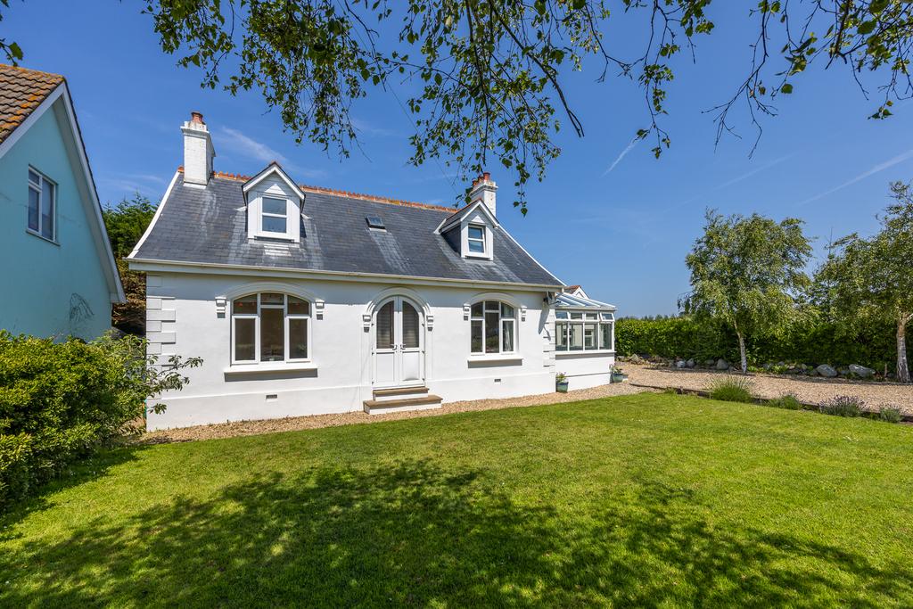 Rue Des Crabbes, St. Saviour, Guernsey 4 bed property - £999,500