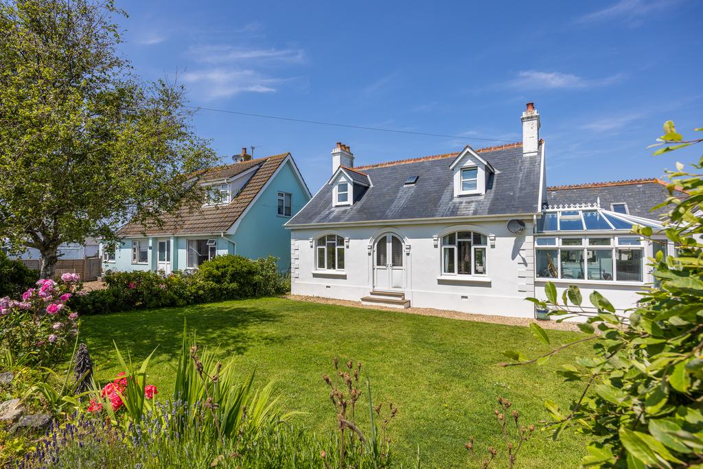 Rue Des Crabbes, St. Saviour, Guernsey 4 bed property - £999,500