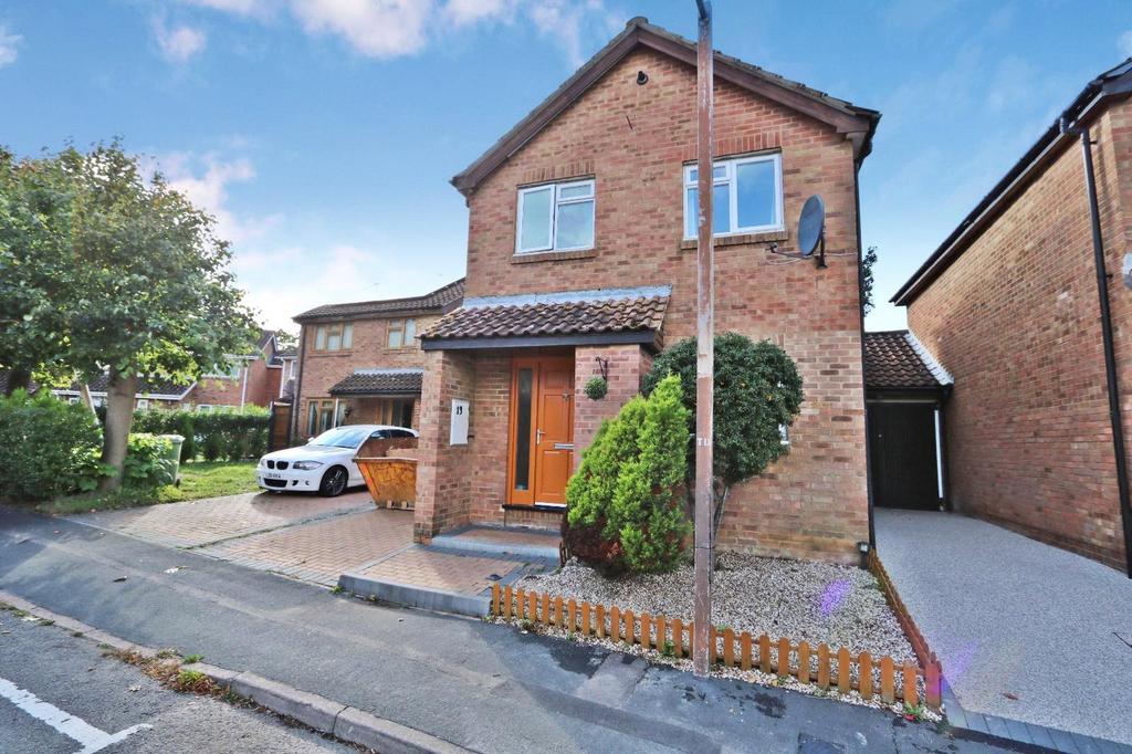 Tower Drive, Neath Hill... 3 bed detached house - £315,000