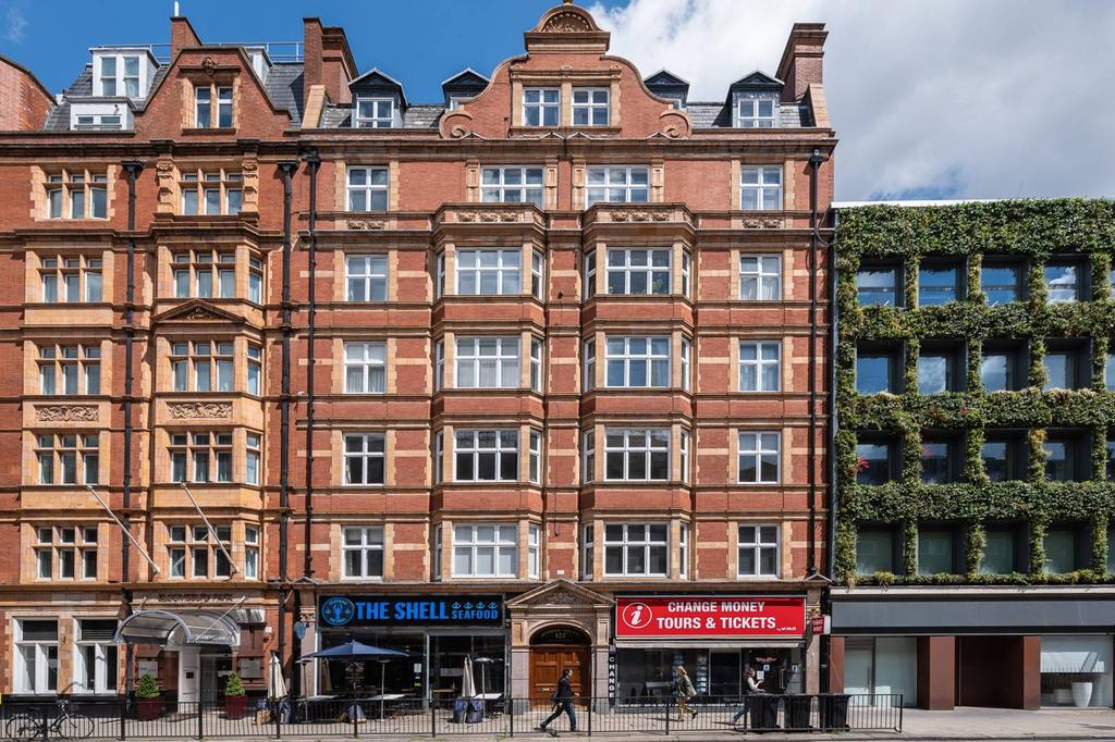 Southampton Row, WC1B, Bloomsbury... 2 bed flat - £3,142 pcm (£725 pw)