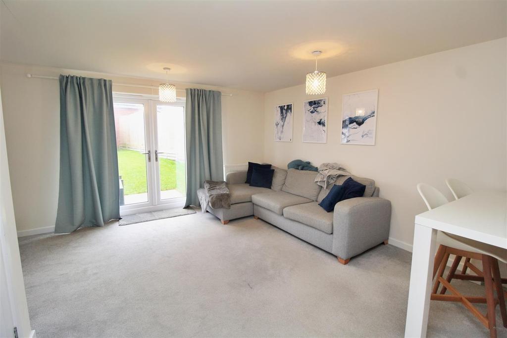 Burney Drive, Eagle Farm South... 3 bed semi-detached house - £395,000