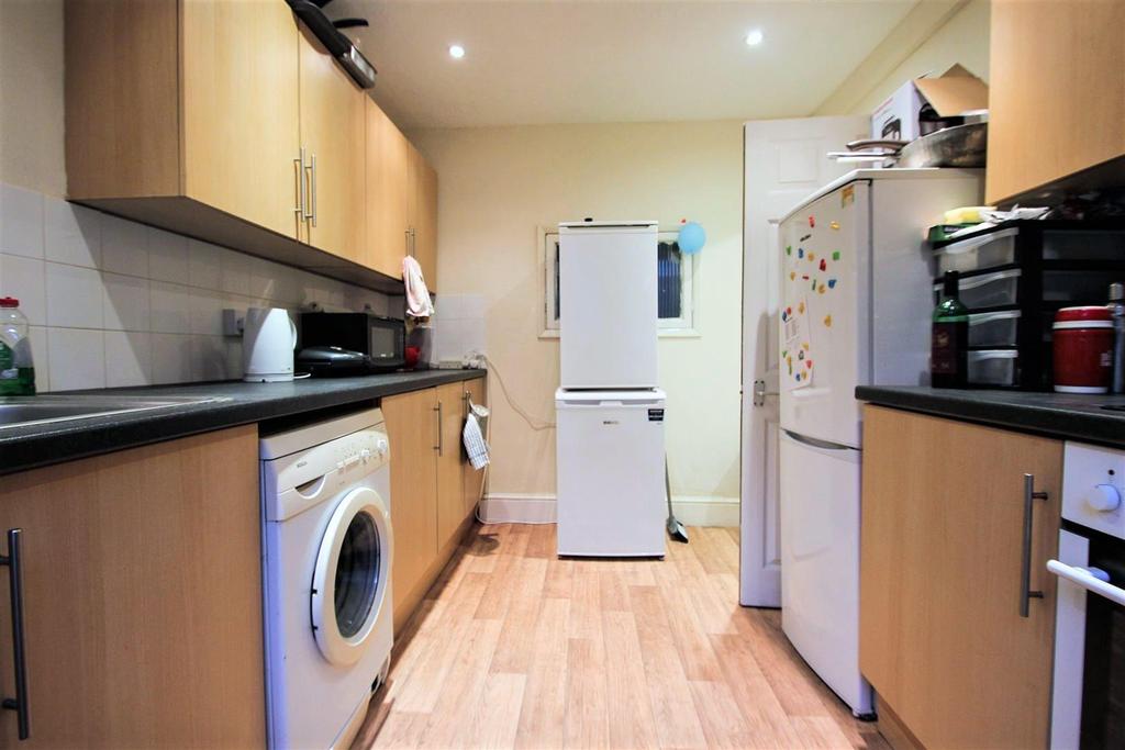 Park Crescent Road, Brighton 4 bed house - £2,252 pcm (£520 pw)