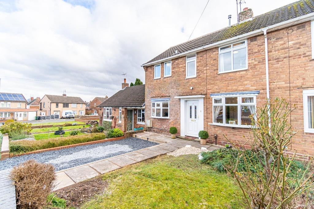 Blaze Hill Road, Kingswinford 3 bed terraced house - £239,950