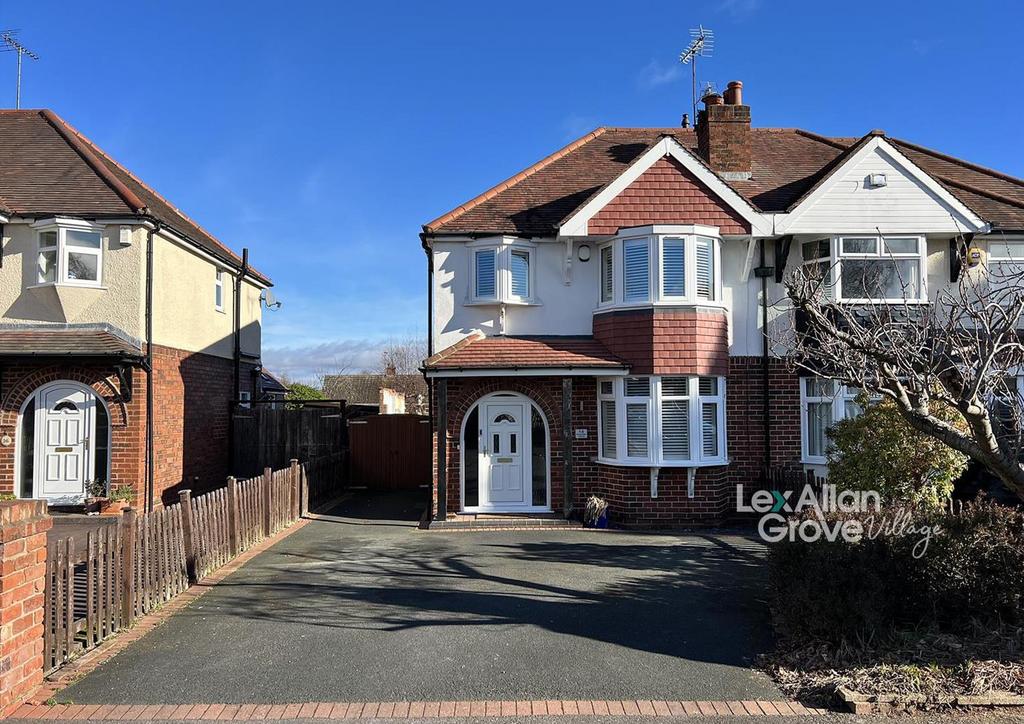 Pinewoods Avenue, Hagley, Stourbridge 3 bed semi-detached house - £475,000