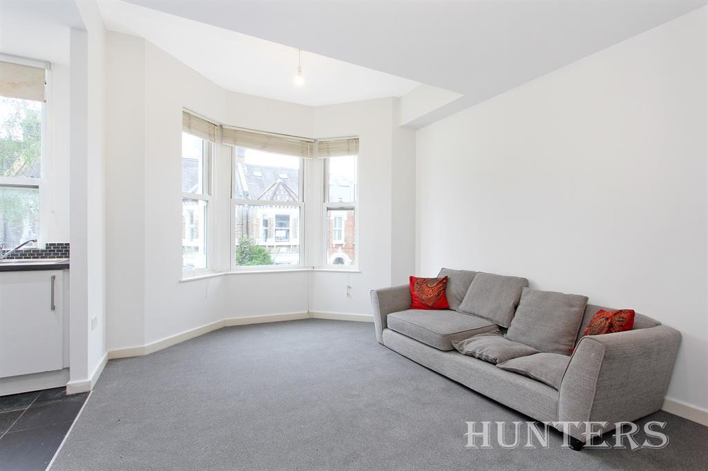 Helix Road, London, SW2 2JR 2 bed flat - £1,700 pcm (£392 pw)