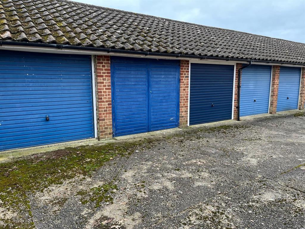 St. Andrews Close, Ferring 1 bed garage - £25,000