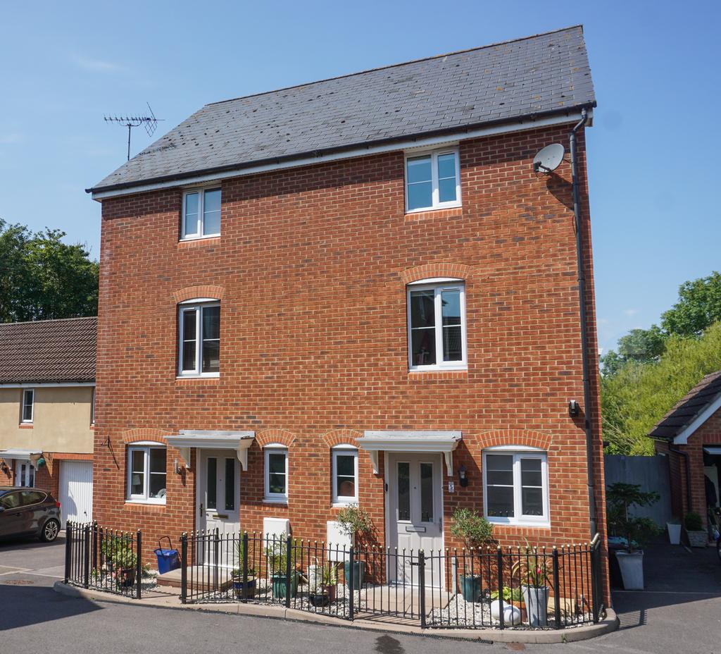 James Stephens Way, Chepstow NP16 4 bed semi-detached house - £299,950