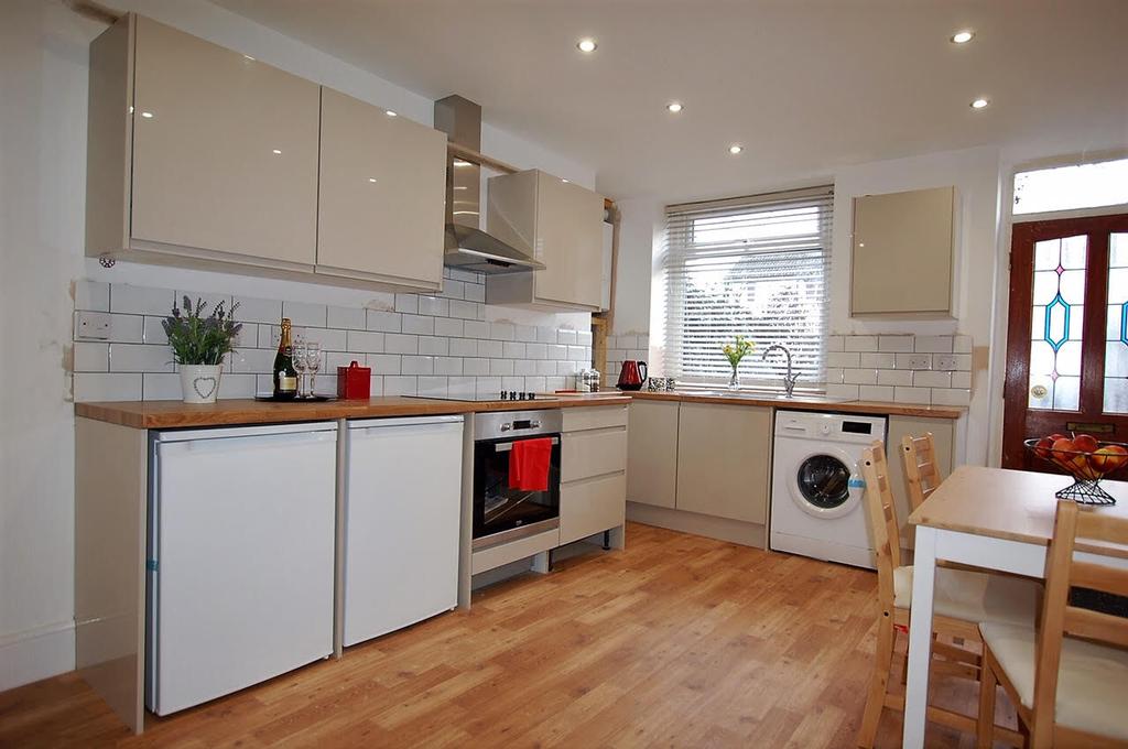 Elliott Street, Shipley 1 bed terraced house - £490 pcm (£113 pw)