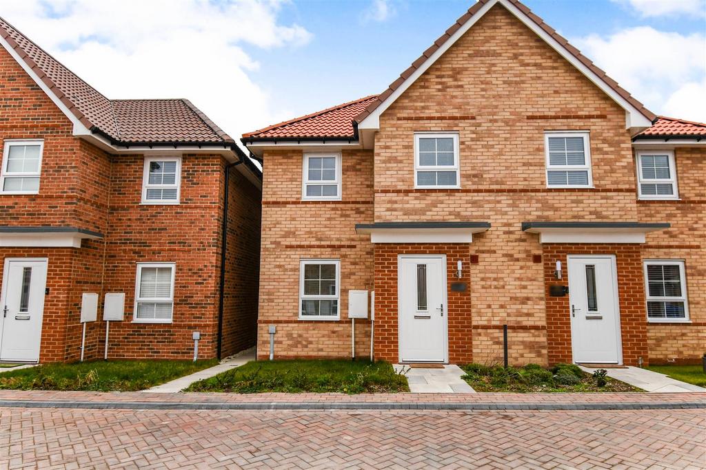 Spitfire Drive, Brough 3 bed semi-detached house - £195,000