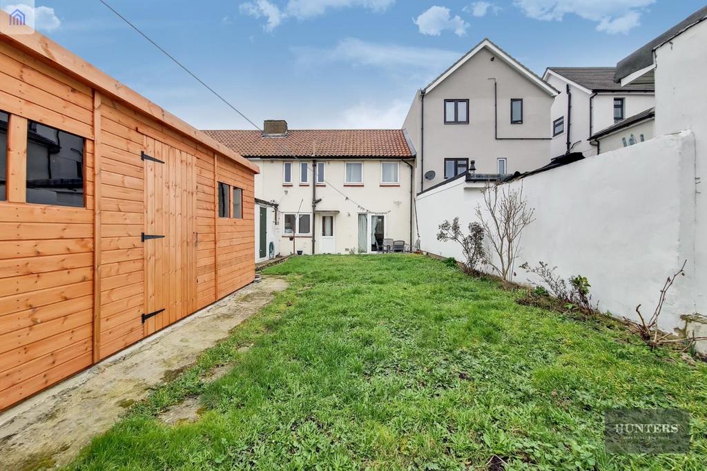 Lexden Drive, Chadwell Heath, RM6 3 bed terraced house - £475,000