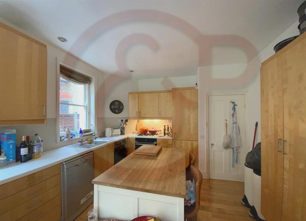 Niton Street, Fulham, SW6 2 bed flat - £2,002 pcm (£462 pw)