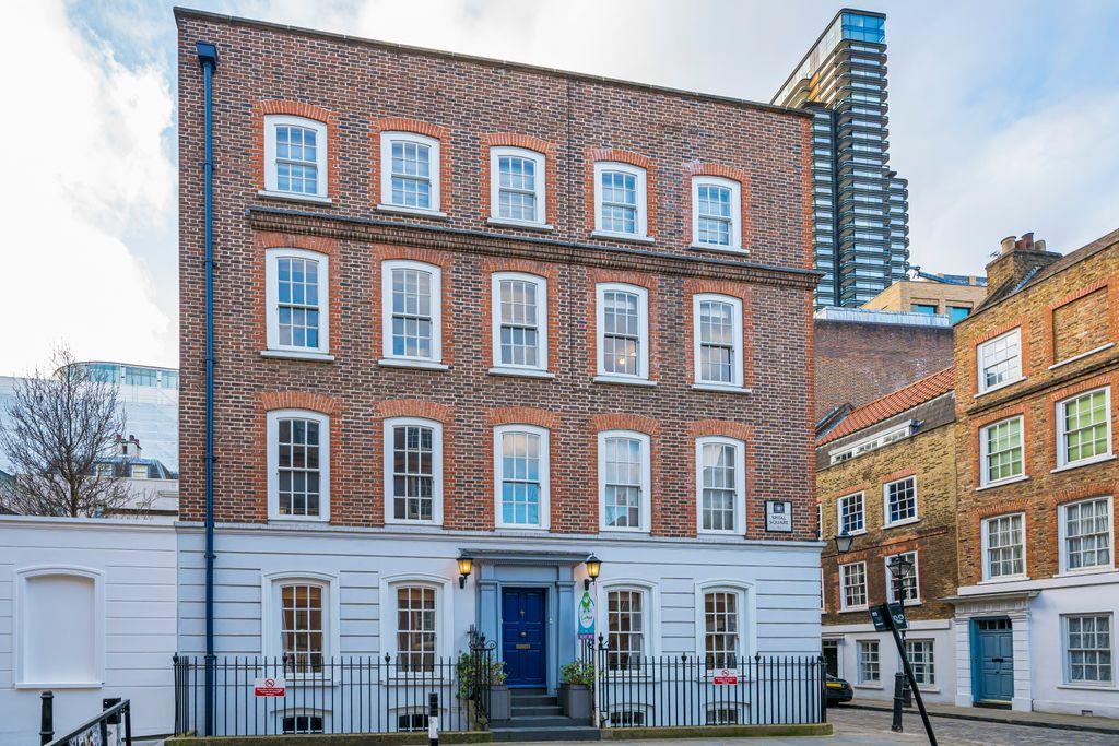 Spital, Square, London E1 6DX 1 bed flat - £2,250 pcm (£519 pw)