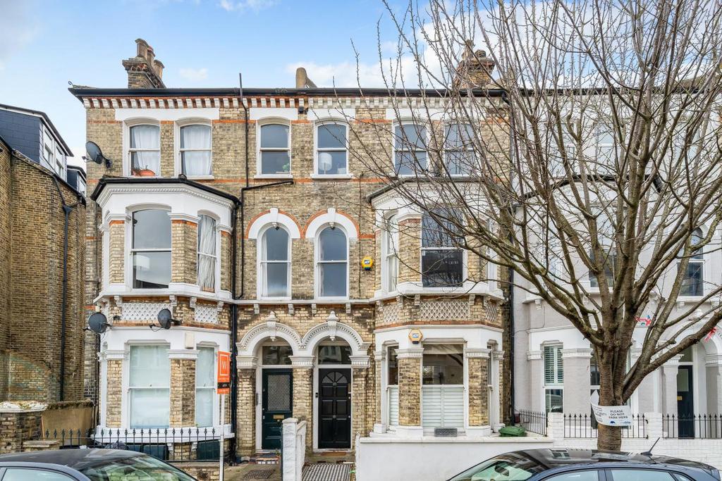 Sangora Road, Battersea 2 bed flat - £725,000