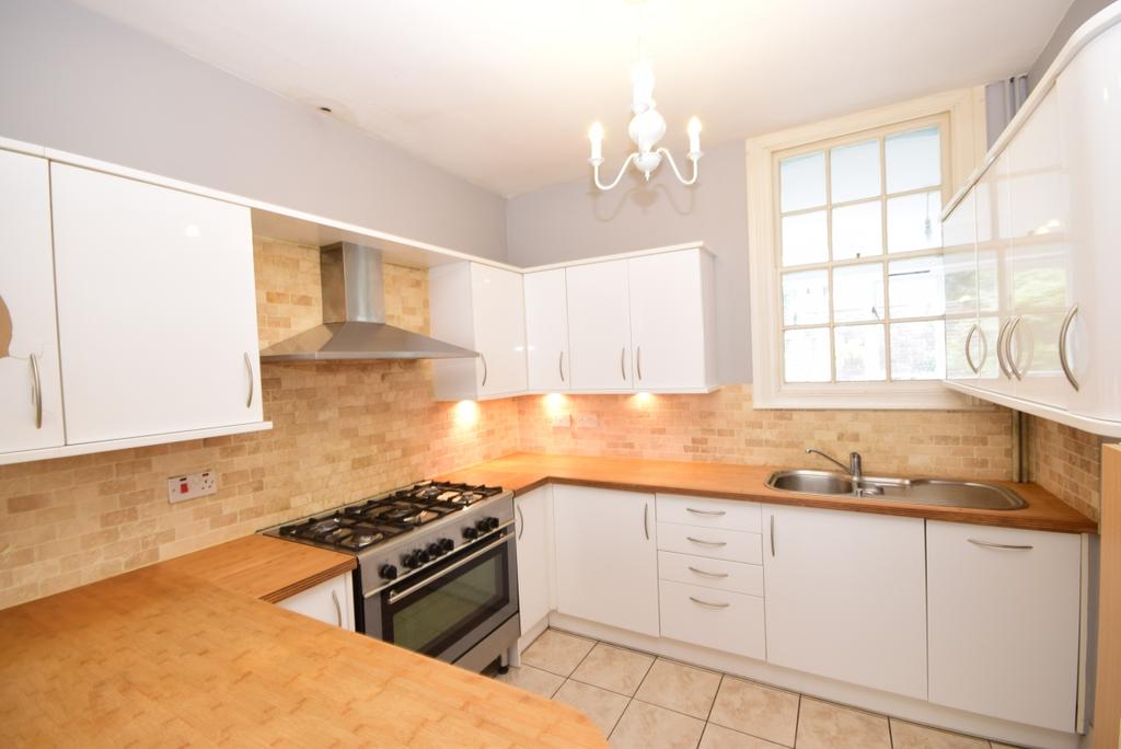 Royal Road Ramsgate CT11 3 bed terraced house - £1,250 pcm (£288 pw)