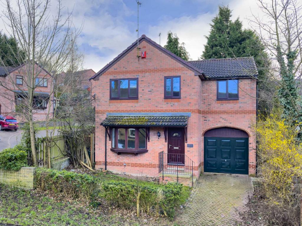 Ealand Road, Batley 4 bed detached house - £265,000