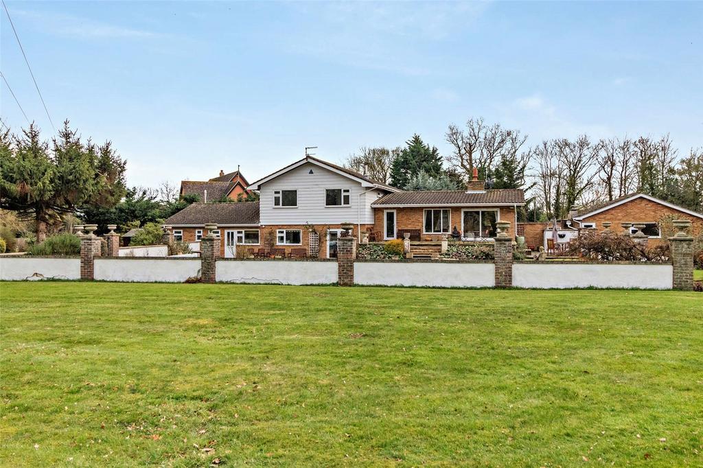 Holly Lane, Blofield, Norwich... 5 bed detached house - £995,000
