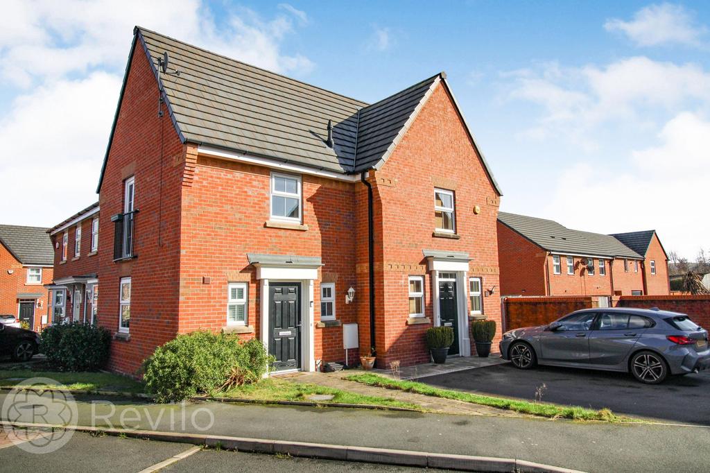 Jones Way, Rochdale, OL16 1 bed townhouse - £130,000