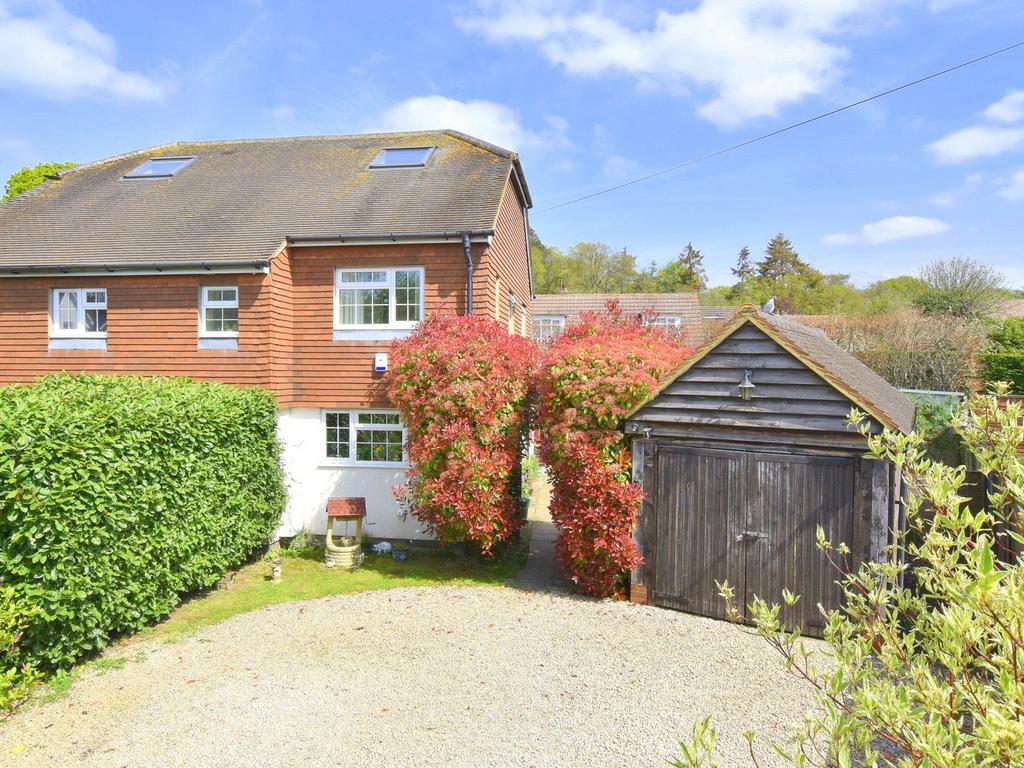 Surrey Gardens, Effingham Junction, KT24 3 bed semi-detached house - £ ...