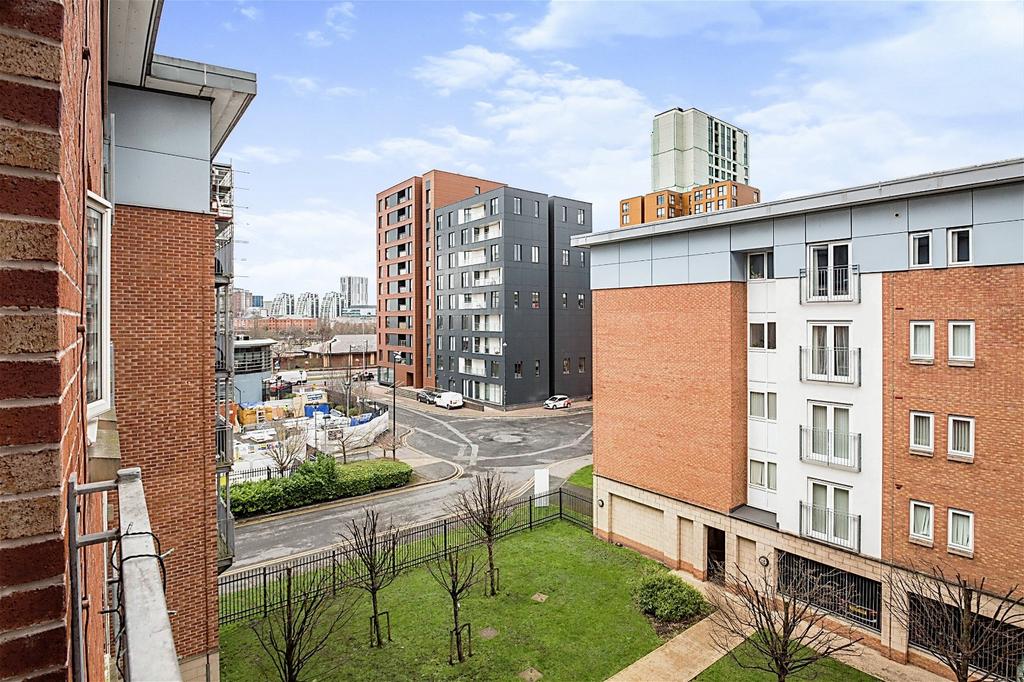 Gilbert House, 2 Elmira Way, Salford Quays, M5 2 bed apartment for sale ...