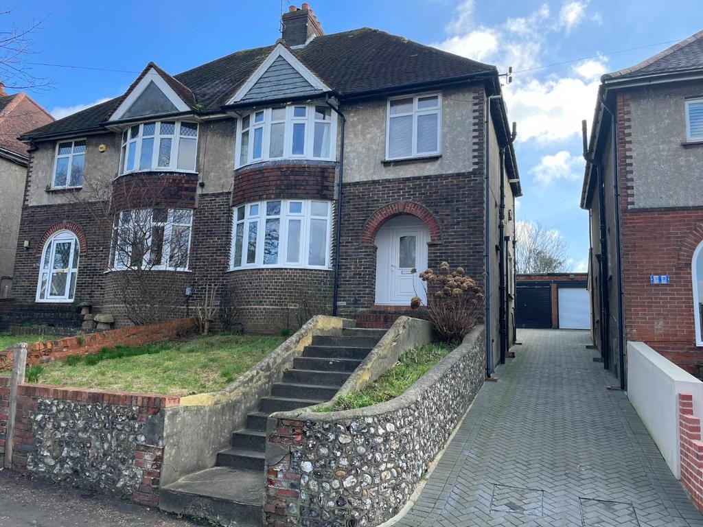 Hangleton Road, Hove 1 bed flat - £1,175 pcm (£271 pw)