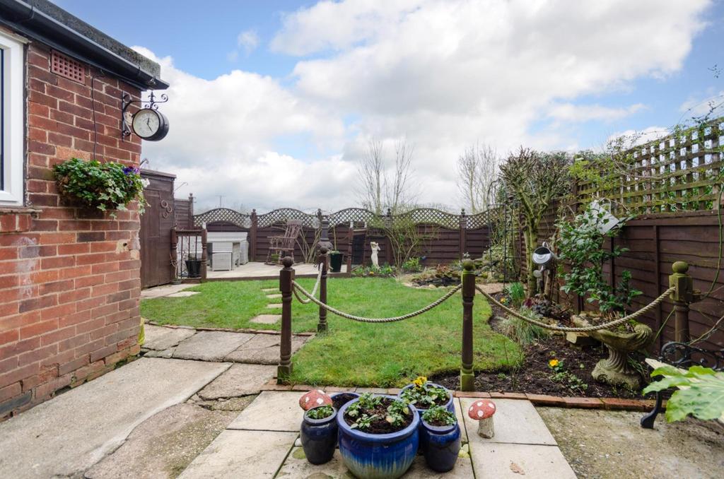 Spellow Crescent, Staveley... 3 bed terraced house - £325,000