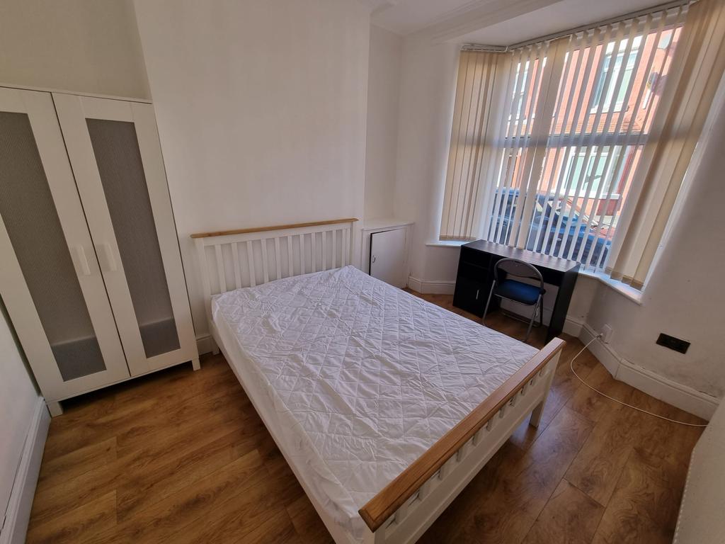 Caythorpe Street, M14 4UD 4 bed terraced house - £1,400 pcm (£323 pw)