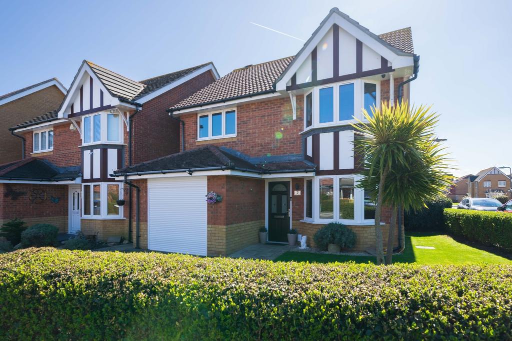 Wellington Drive, Lee-on-the-Solent... 3 bed detached house - £489,995