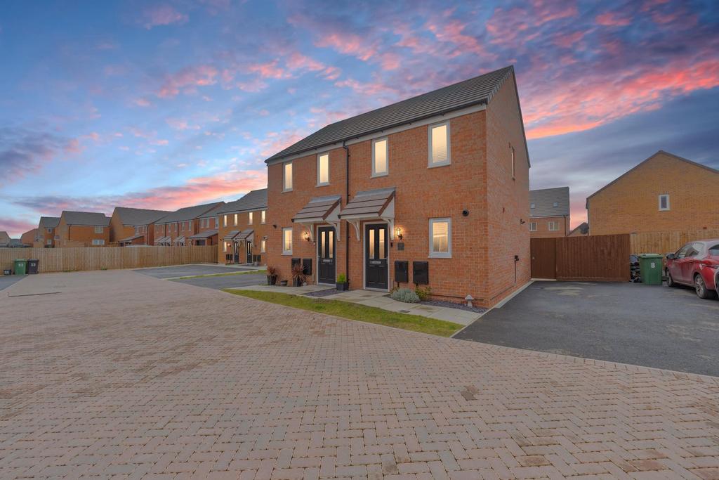 Agatha Place, Stanground South, PE2 2 bed semi-detached house - £185,000