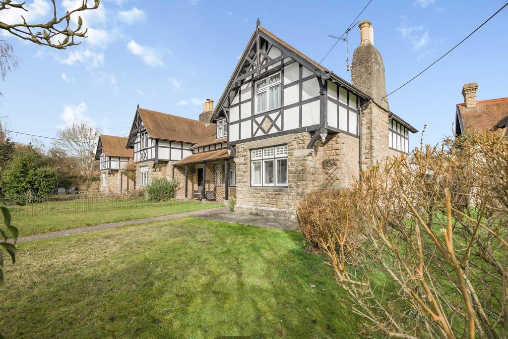 Model Cottages, Chepstow, Mathern 2 bed end of terrace house - £400,000