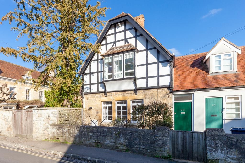 Headington OX3 9HT 2 bed end of terrace house - £450,000