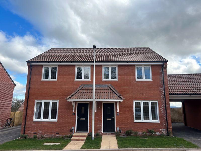 Lang Hill, Exeter 3 bed semi-detached house - £1,400 pcm (£323 pw)