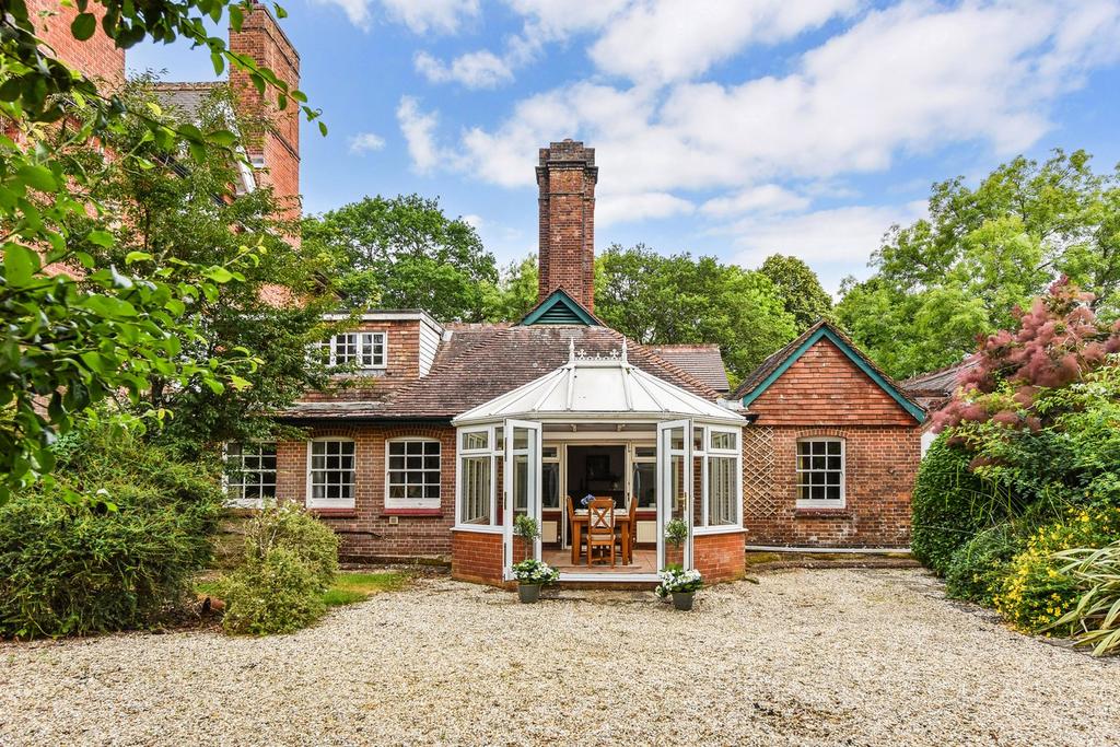 Brook, Bramshaw, SO43 4 bed link detached house - £895,000