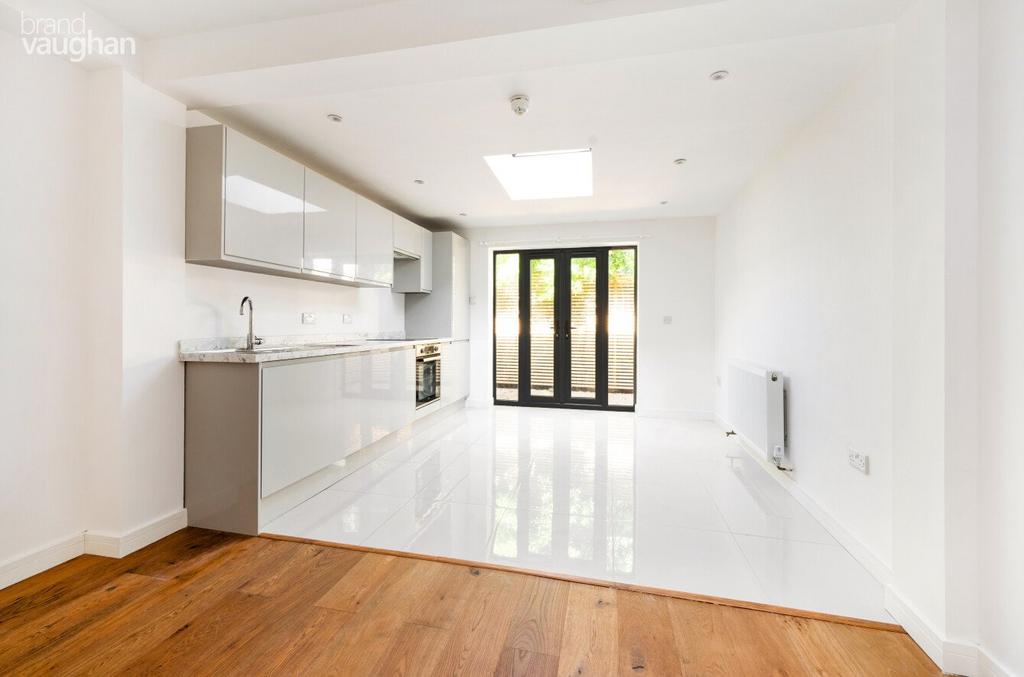 Whitehawk Road, Brighton, Brighton... 1 bed flat to rent - £1,250 pcm ...
