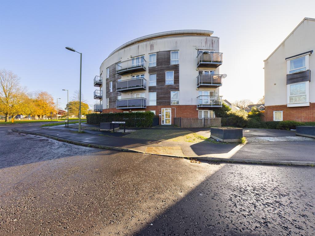 Mallory Road, Basingstoke, RG24 2 bed flat - £230,000