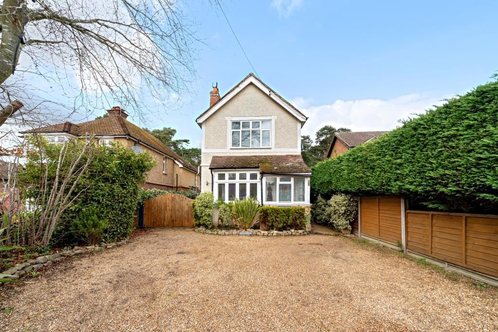 Windlesham, Surrey, GU20 3 bed detached house - £650,000