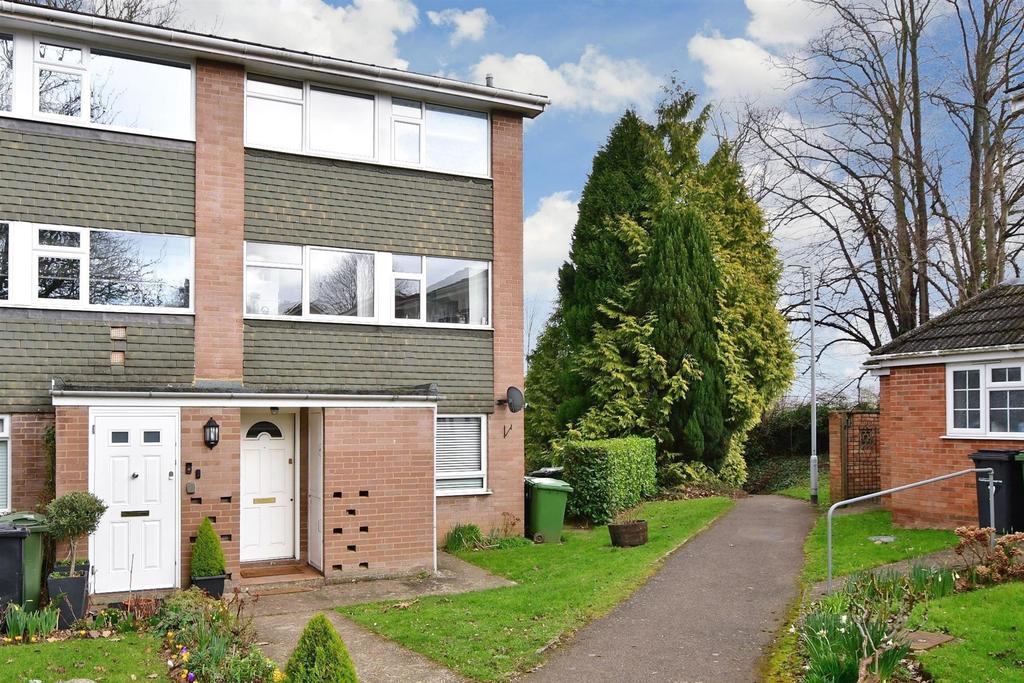 Clement Court, Maidstone, Kent 2 bed maisonette - £250,000