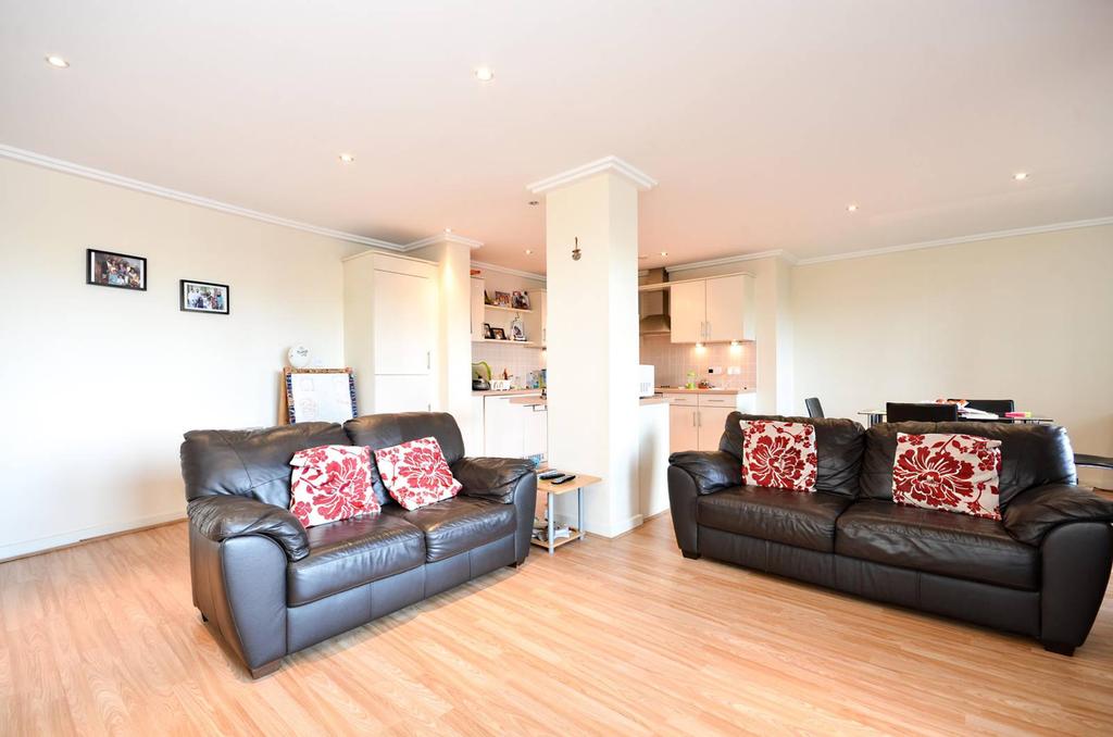 Station Approach, Woking, GU22 2 bed flat - £2,750 pcm (£635 pw)