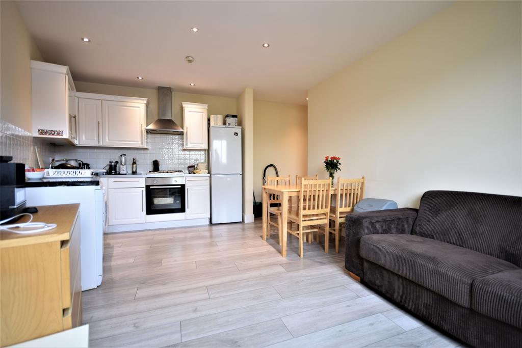 Moore House, Willow Way, Sydenham, SE26 2 bed flat - £1,500 pcm (£346 pw)