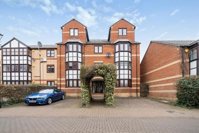 Town Centre, Development within Town... 1 bed flat - £230,000